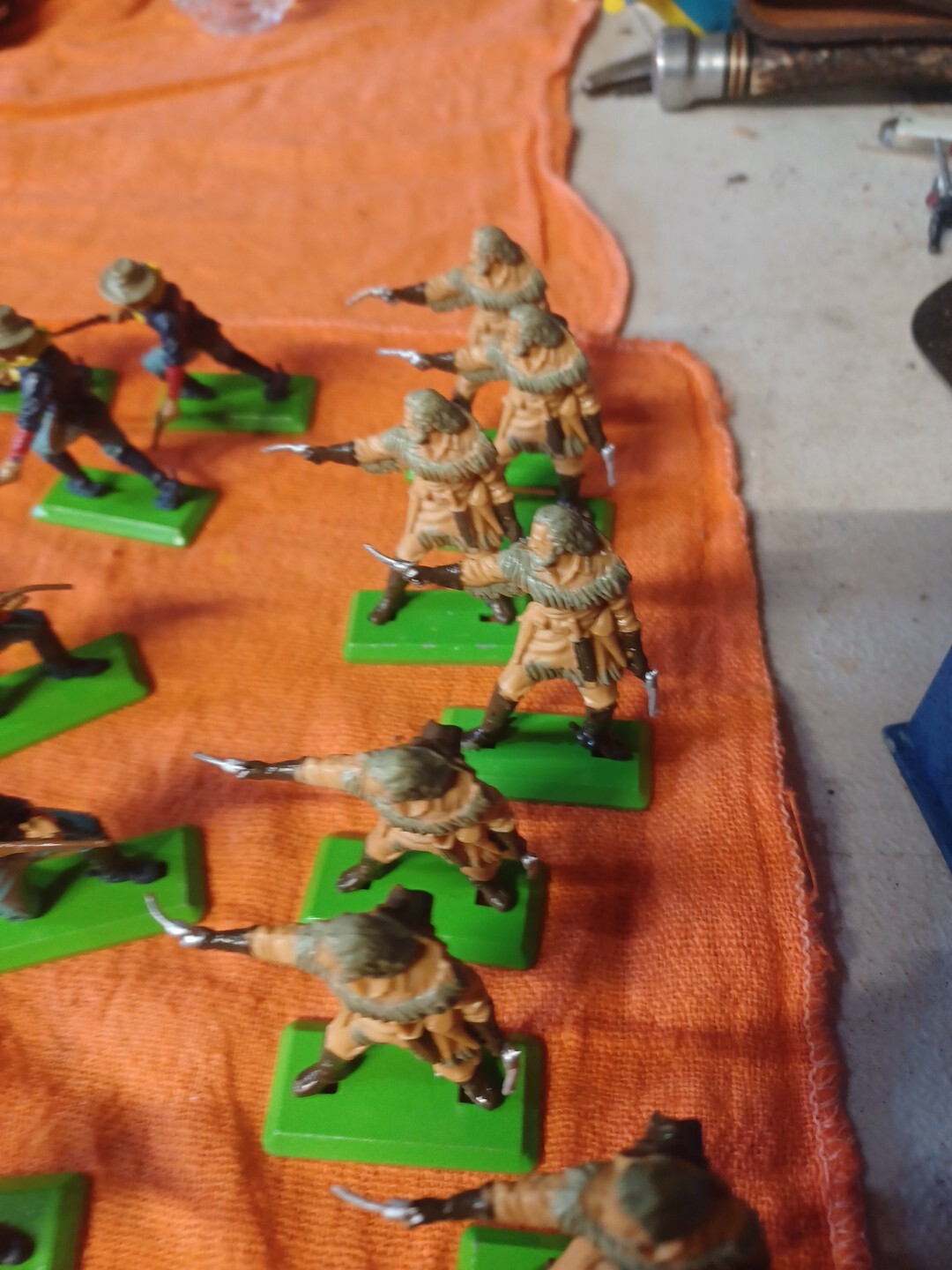 britain-ltd-soldiers-toys-set-of-47-pieces-vintage-1971-collectible