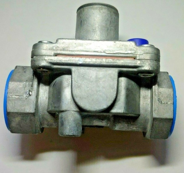 Maxitrol RV20L Design Poppet Regulator 1 " 2.8-5.2 4 Gas Valve PO NPT ...