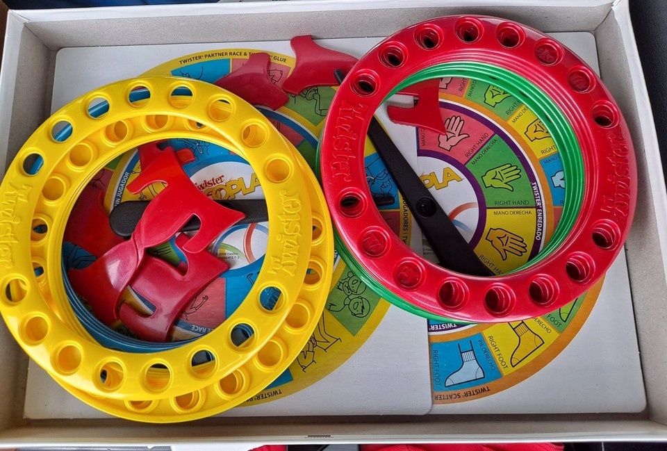 Twister HOOPLA Game Hasbro 5 Games in One Ages 6+ 2-4 Players 2009 ...
