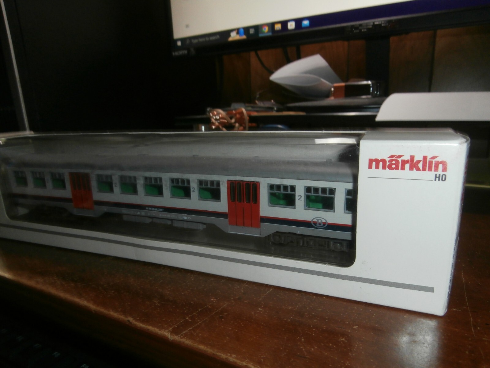 MARKLIN # 43539 HO SCALE 2ND. CLASS COMMUTER CAR-NMBS