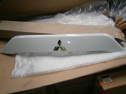MITSUBISHI OUTLANDER 2009-2010 TAILGATE GARNISH NEW GENUINE 5817A024WB ...