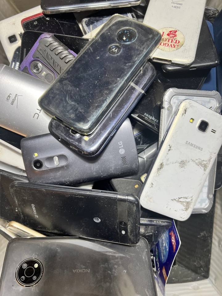 Lot of Assorted Smart Phones For Parts/Repair/Trade-In/Gold Recovery ...