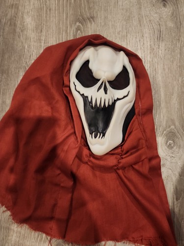 Dead by Daylight Ghostface Scream Viper Mask Hooded Fun World Easter ...