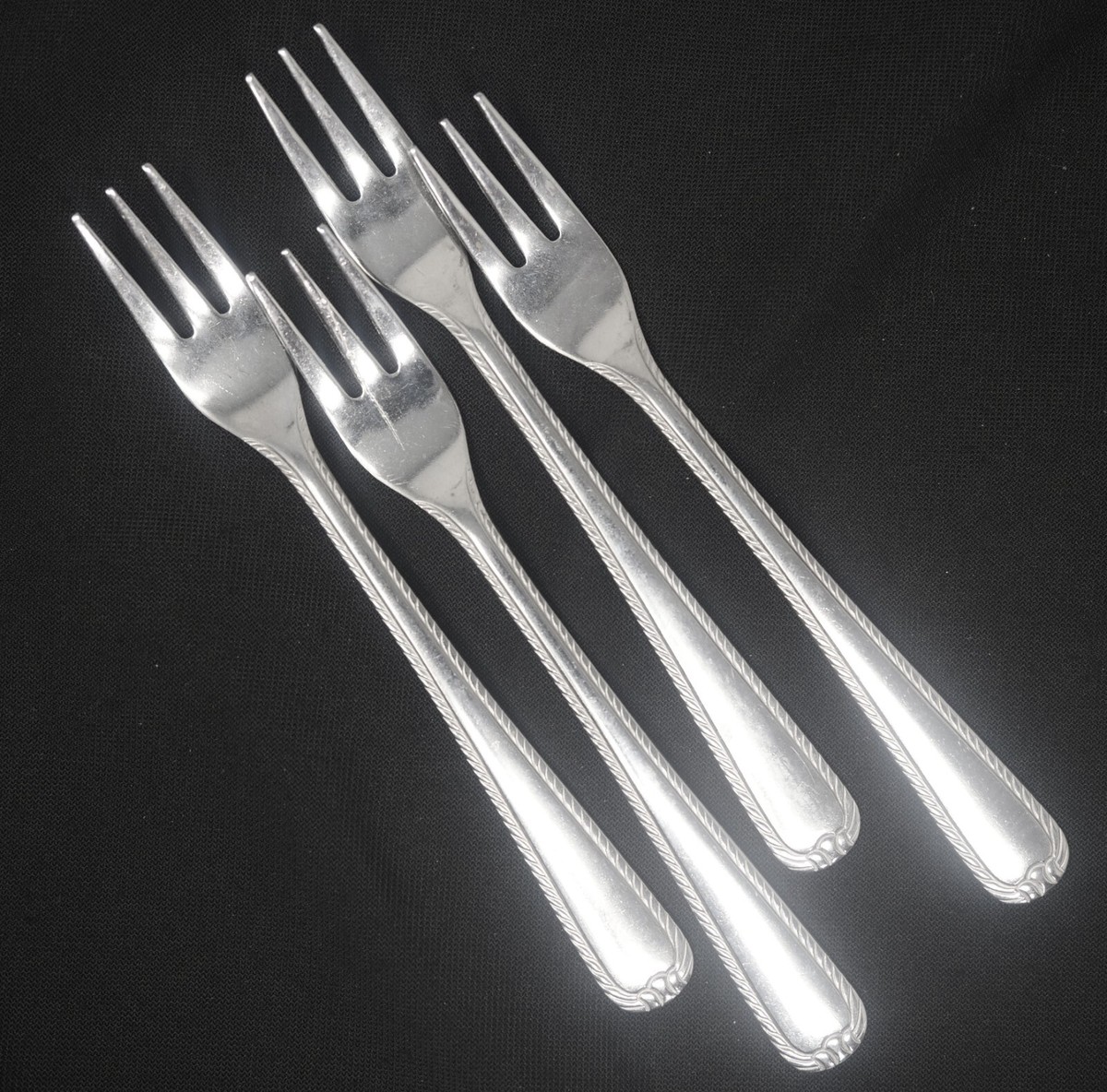Seafood Fork SEAFOOD FORK LONG 7IN LENGTH – I Leoni