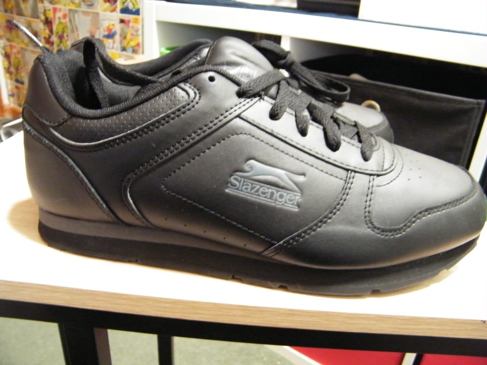 A Brand New Pair of Slazenger Trainers size UK 9.5 Coloured Black/Char ...