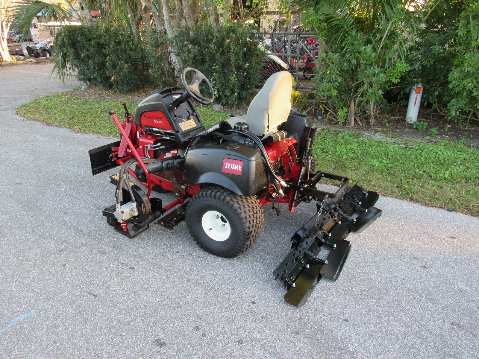 Toro 5040 Sand Pro Sand Trap Rake - Ball Field Groomer Rear Hydraulics ...