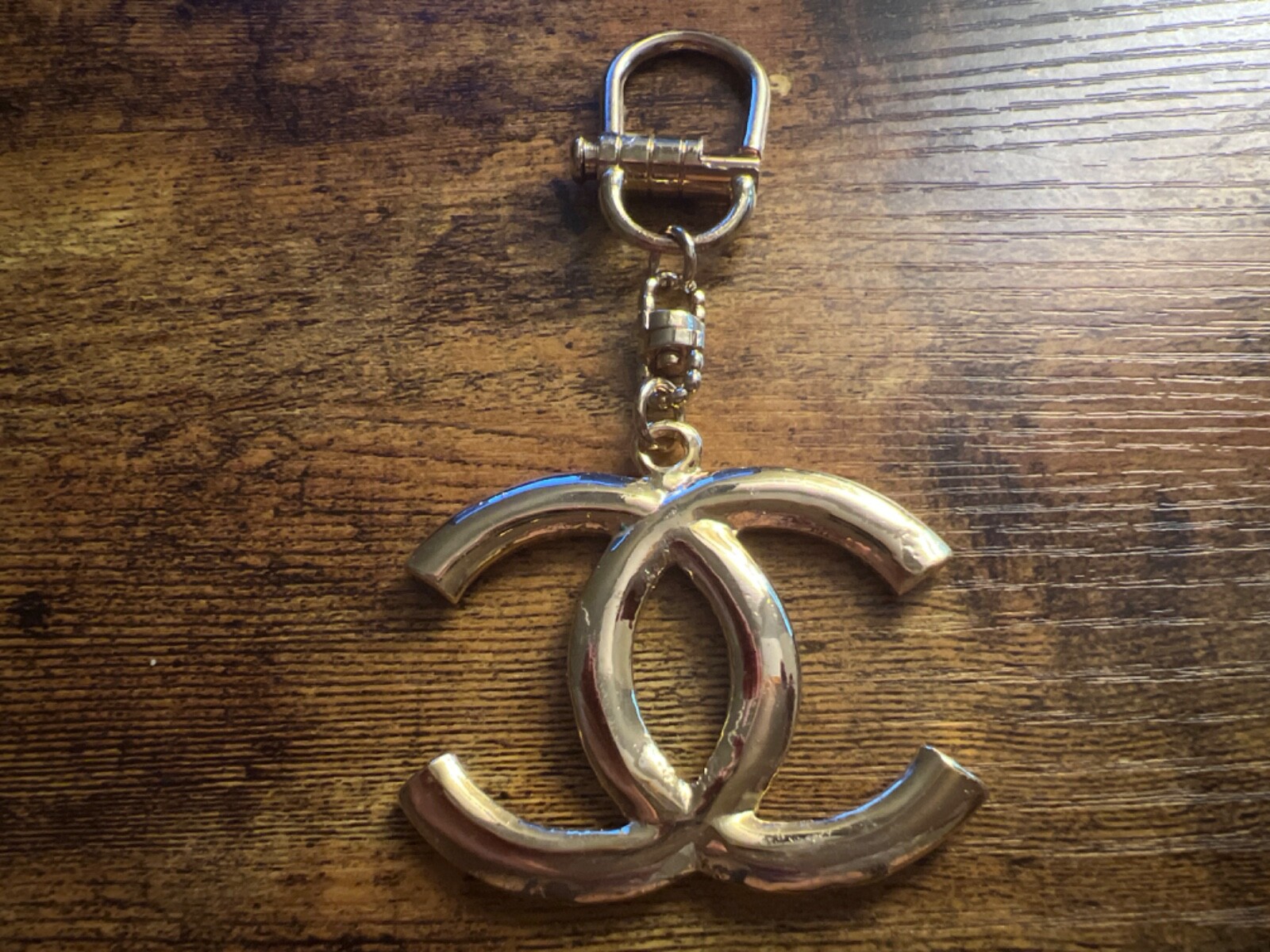 VINTAGE CHANEL Charm Gold Color Key Ring - PRE-OWNED - Gem