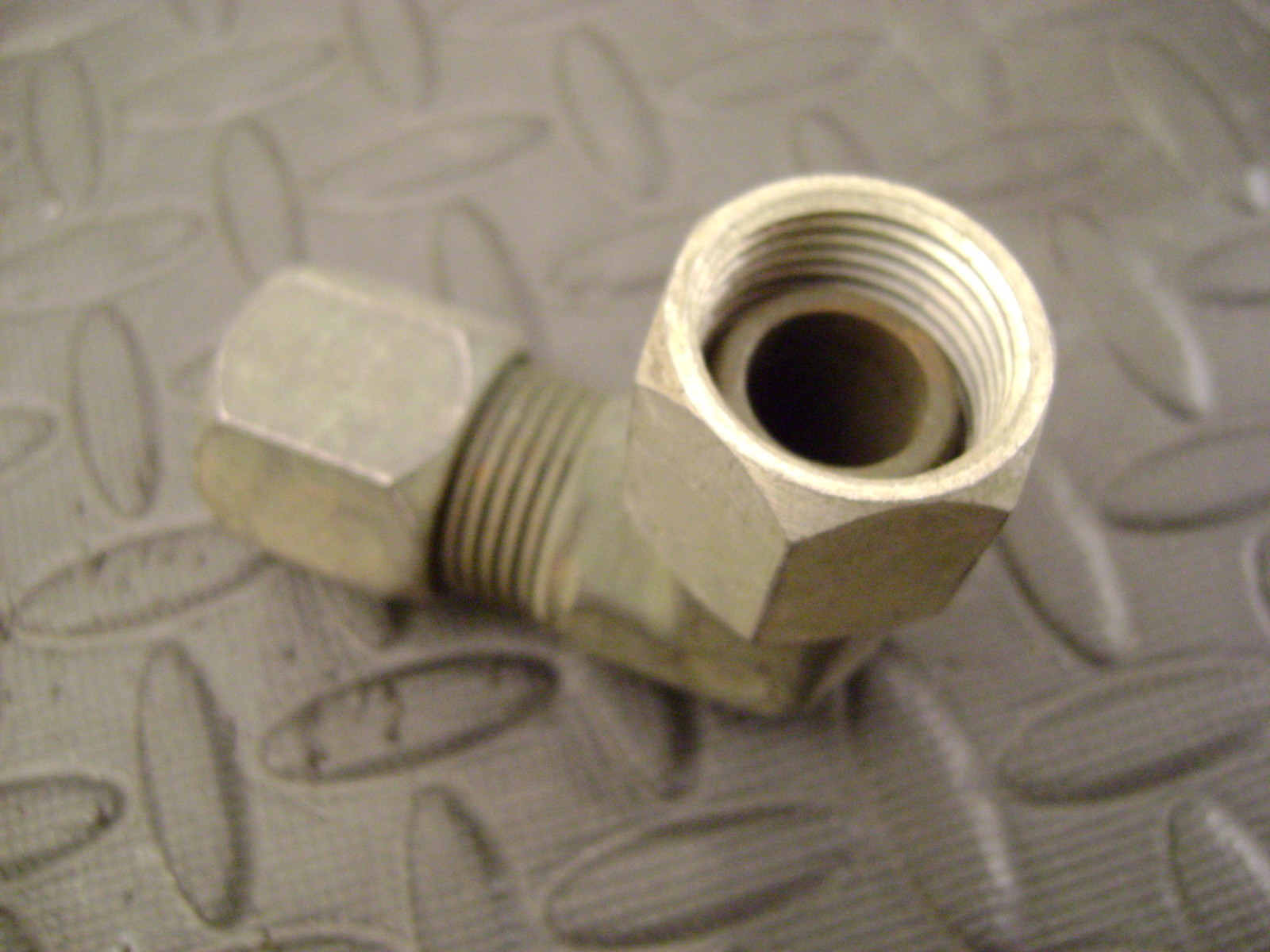 Parker 10BU 90 degree Hydraulic Fitting 5/8" Tube to 1/2" Swivel | eBay