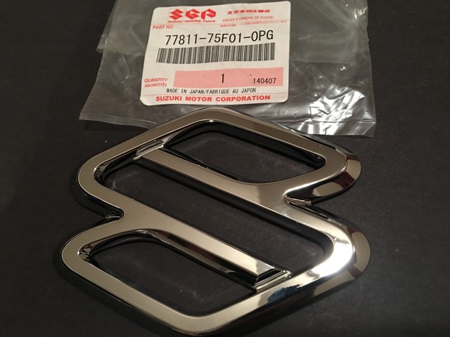 Suzuki Grand VITARA ESCUDO Xl7 Front Grille S Mark Emblem OEM for sale ...