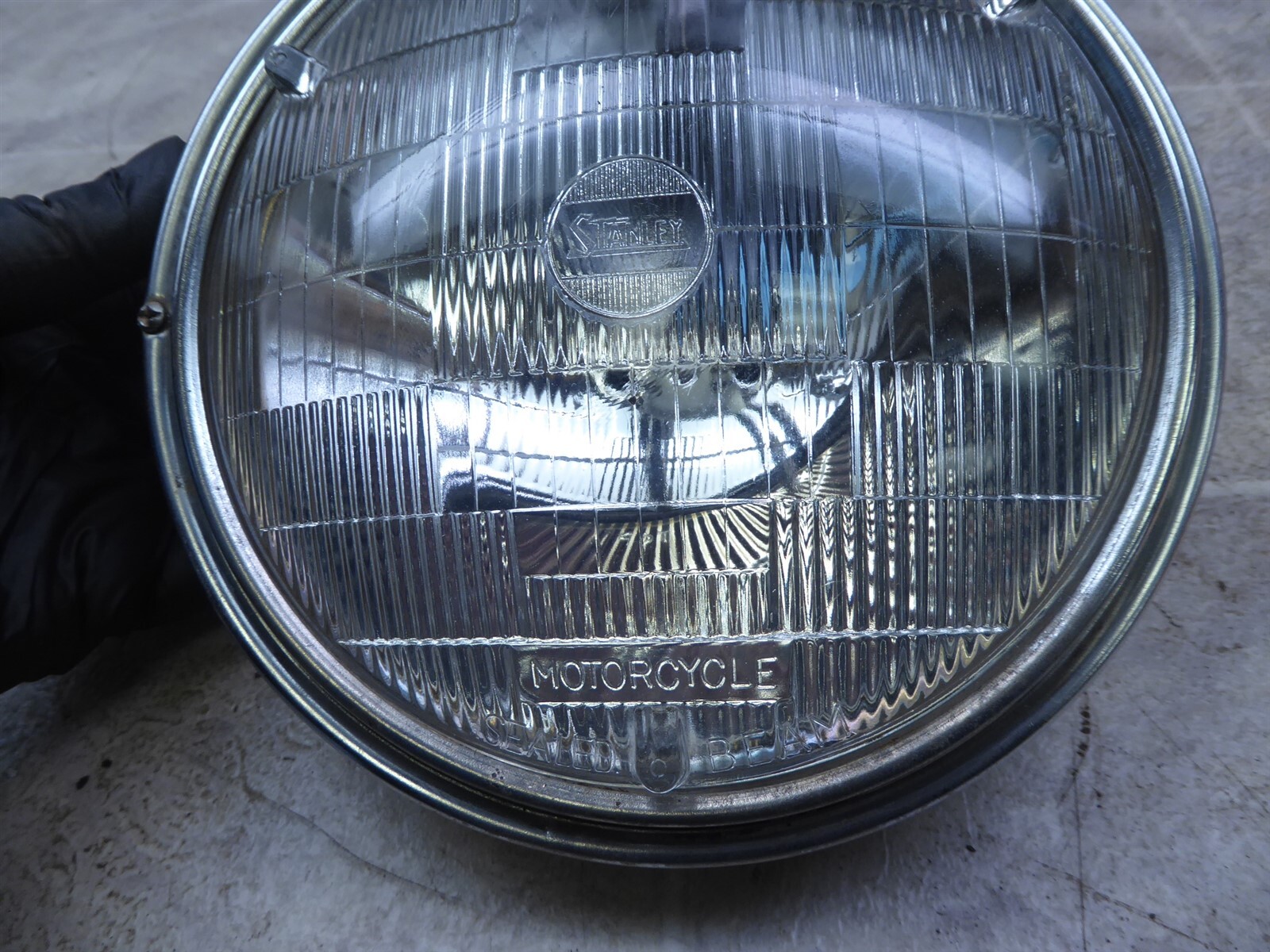 1977 Honda CB750K H1511-1) Stanley headlight head light lamp w/ trim ...