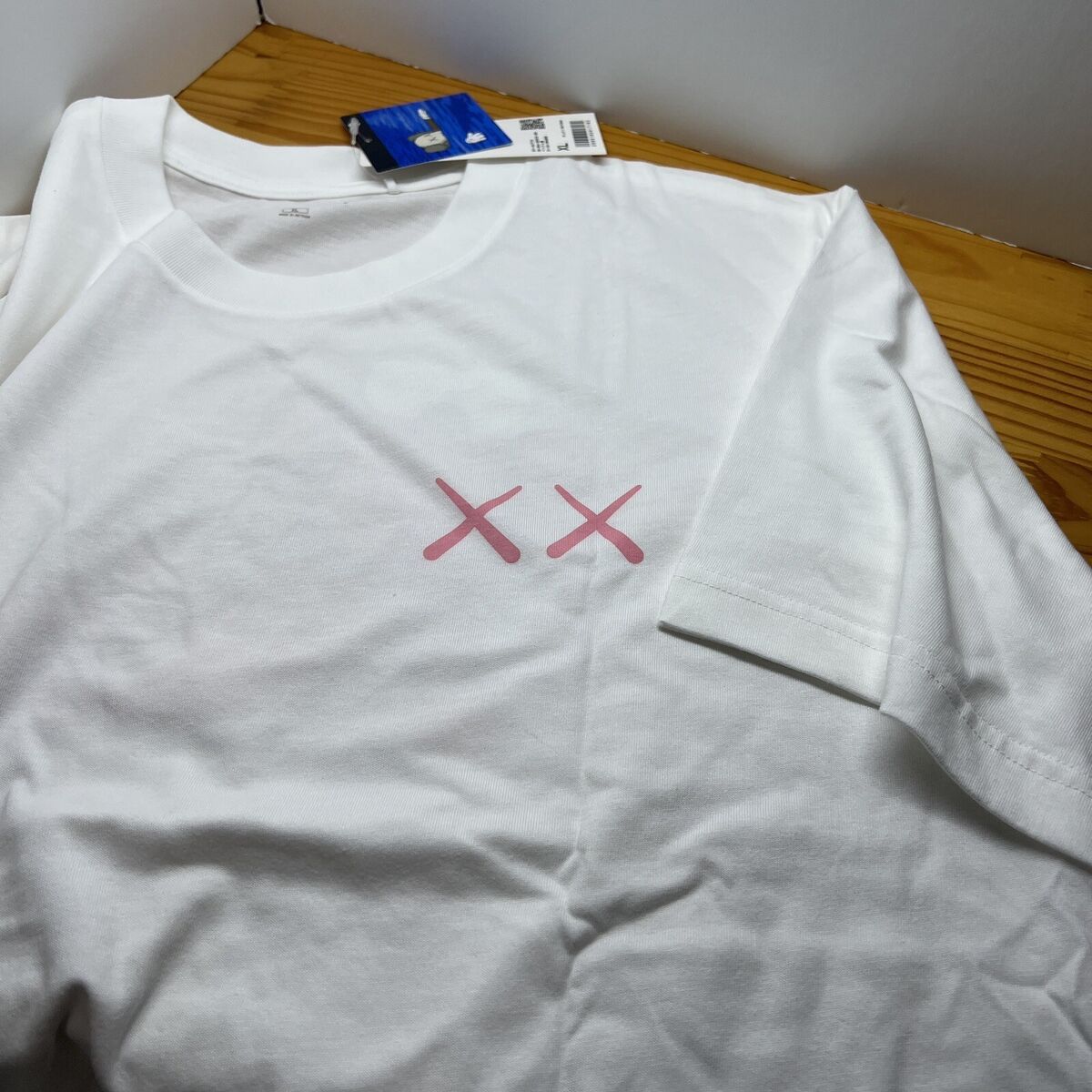 Uniqlo x KAWS T-Shirt White 2023 US Size Large ( Asia Size Uniqlo x KAWS T-Shirt White 2023 US Size Large ( Asia Size