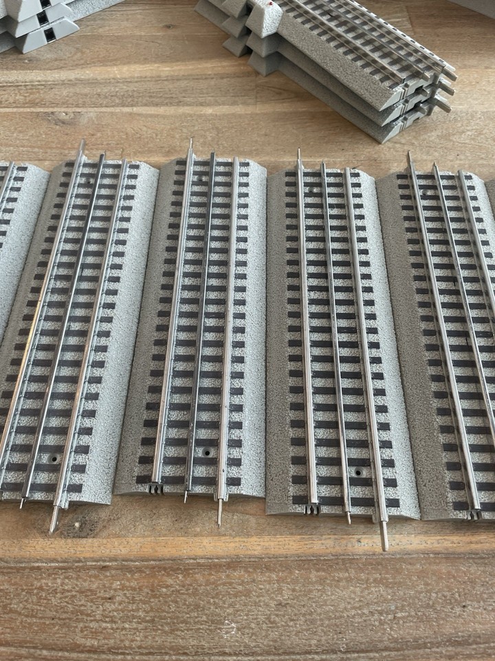 HUGE Lionel Fastrack O Gauge Lot of 37 Train Track Curves O-36 ...