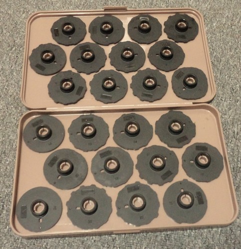 24 SEWING MACHINE STITCH PATTERN DISC CAMS ATTACHMENTS IN CASE SINGER ...