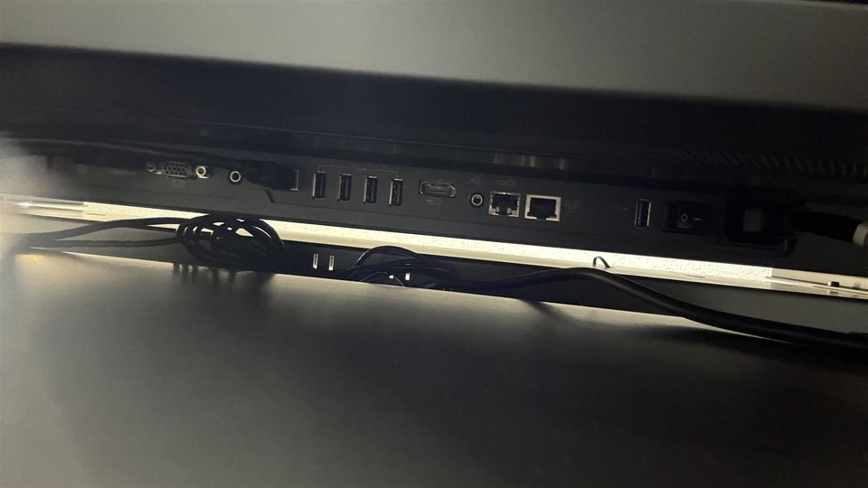 Microsoft Surface Hub 1596 84" Core i7-4th 128GB No OS W/stand FPS1/XL ...