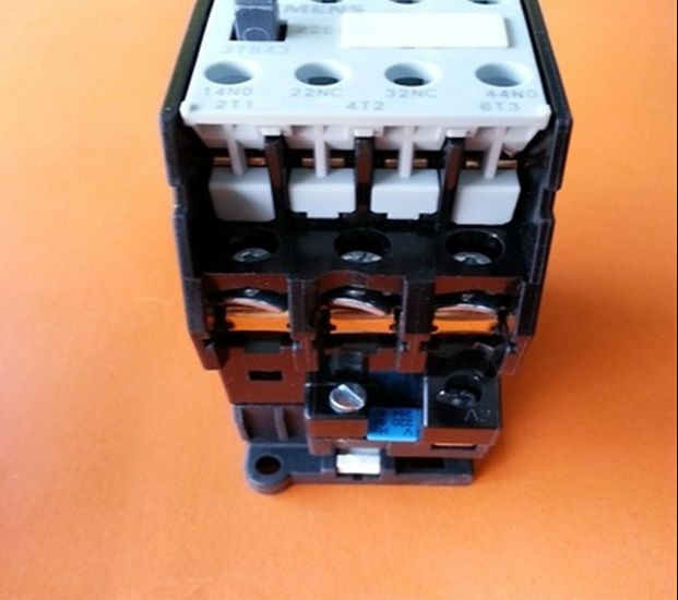 1PC NEW Siemens Contactor 3TB4322-0XM0 3TB43 22-0XM0 220VAC free ship ...