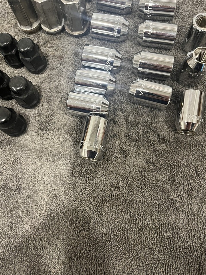 LARGE LOT OF LUG NUTS,LOCK LUGS, CHROME & BLACK 14X2 , 1/2”x20 , Ford ...