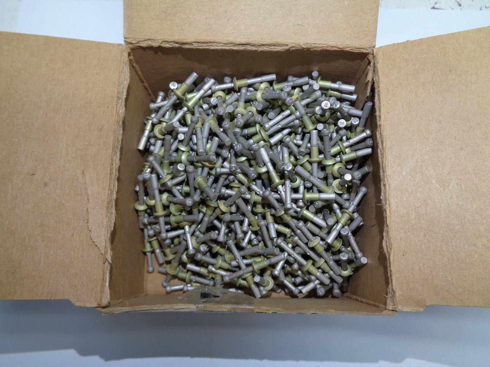 CHERRY RIVETS CR763-4-2 SET OF 500 EACH NEW | eBay