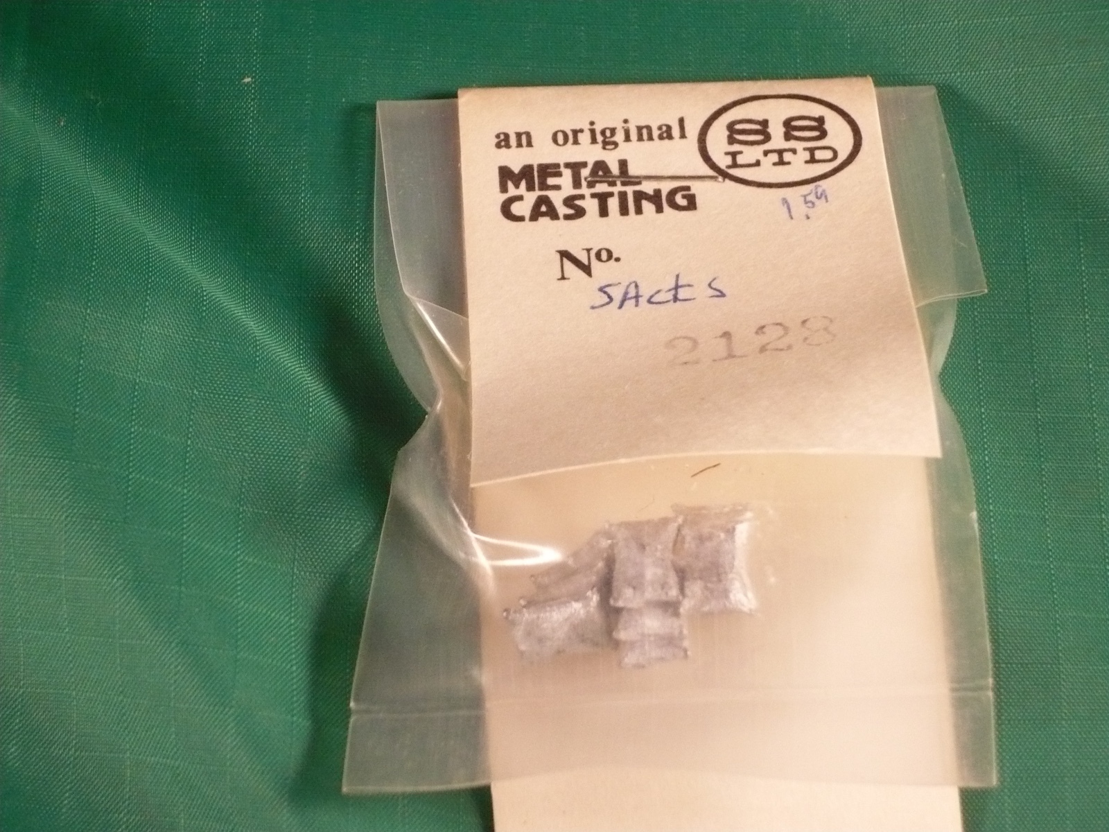 Scale Structures Limited HO #2128 Leaning Sacks (3 stacks, 3 sacks each ...