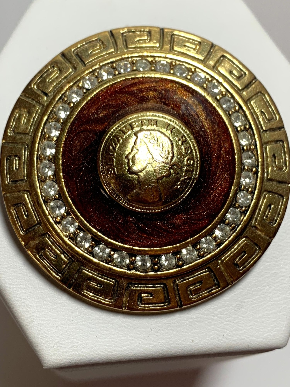 GiO Queen Elizabeth - Elizabeth Regina Coin Brooch Ma… - Gem