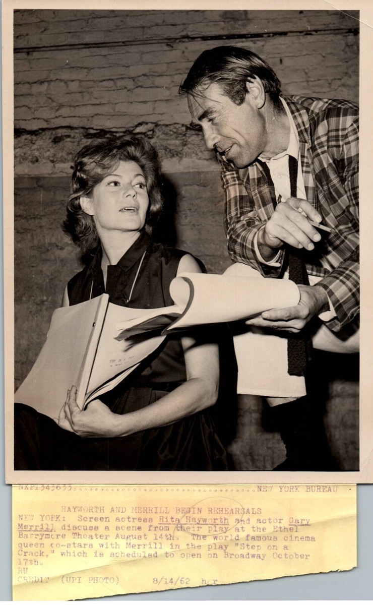Rita Hayworth And Gary Merrill Gary Merrill Fotos Und Bildmaterial