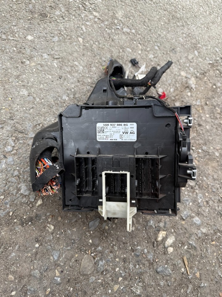Fuse Box Central Electric Relay Carrier System VW Touran 5T 5Q0937086BG ...