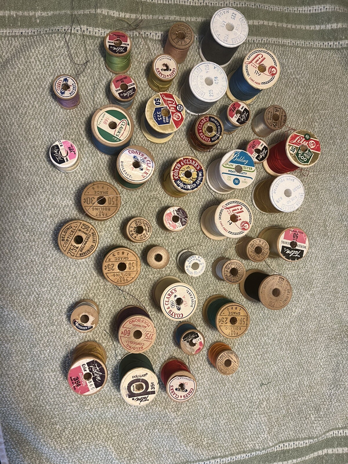 Lot of 39 Vintage Wood & Plastic Spools Sewing with Thread | eBay