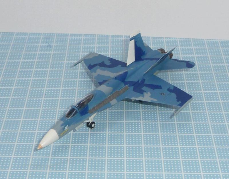 1/144 PLASTIC HOBBYCRAFT KIT F-18A Rollout KIT with NSAWC BLUE SPLINTER ...