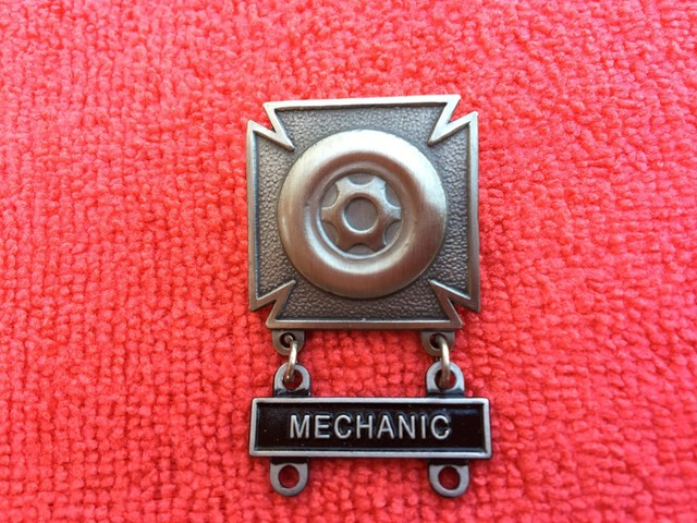 US ARMY MECHANIC QUALIFICATION BADGE | eBay