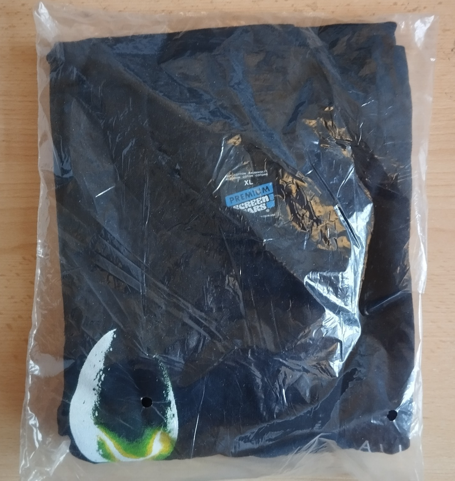 ALIEN TRILOGY VHS COLLECTORS EDITION FACEHUGGER BOX SET . T SHIRT STILL ...