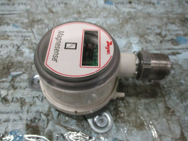 Magnesense Dwyer MS-111-LCD-FC 24VDC Maximum Pressure 1psi 0.07bar ...