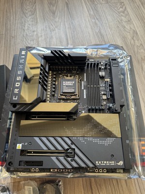ASUS ROG Crosshair X670E Extreme AM5 EATX AMD Motherboard ASUS ROG Crosshair X670E Extreme AM5 EATX AMD Motherboard