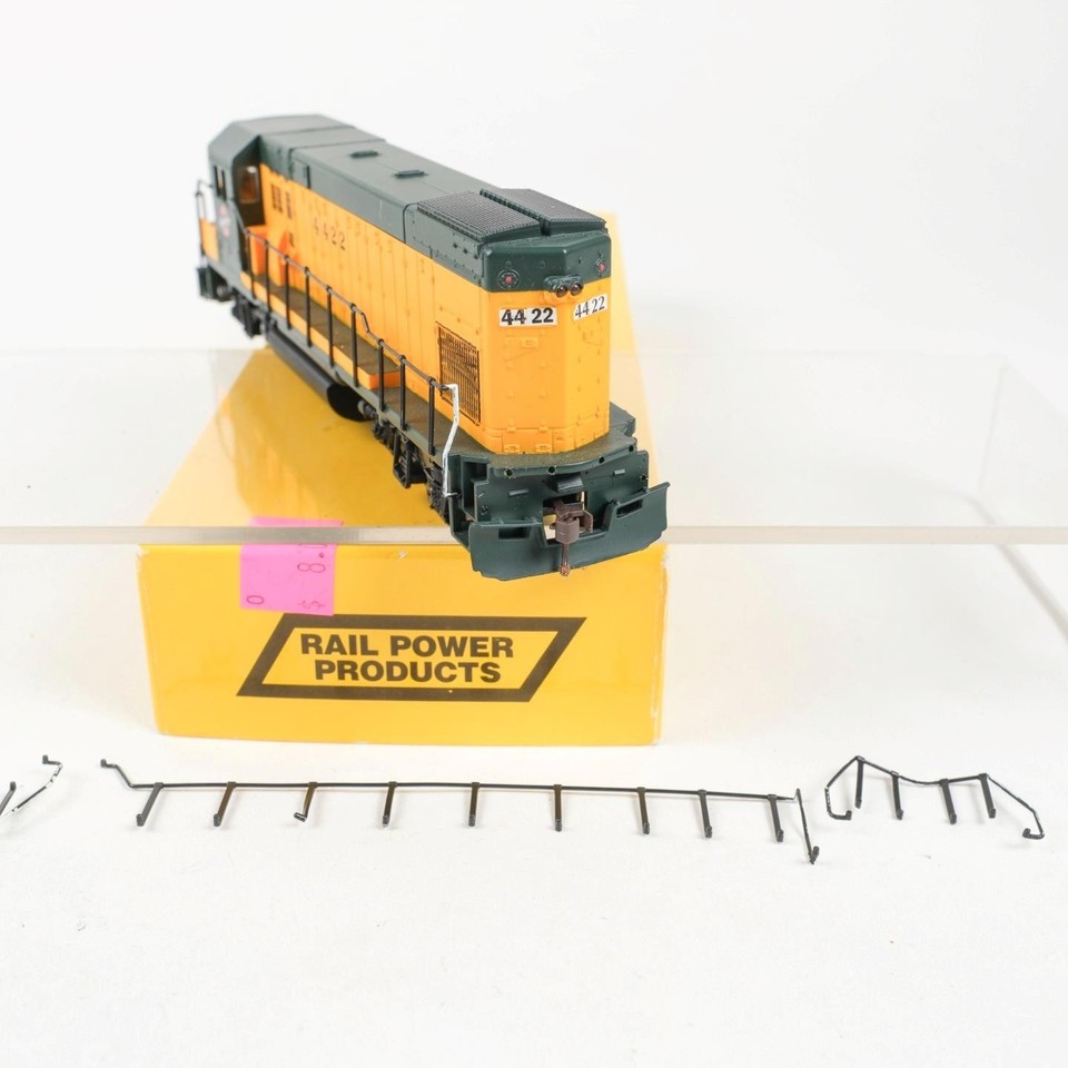 Walthers HO Scale Chicago Northwestern CNW #4422 GP15 Diesel Locomotive ...