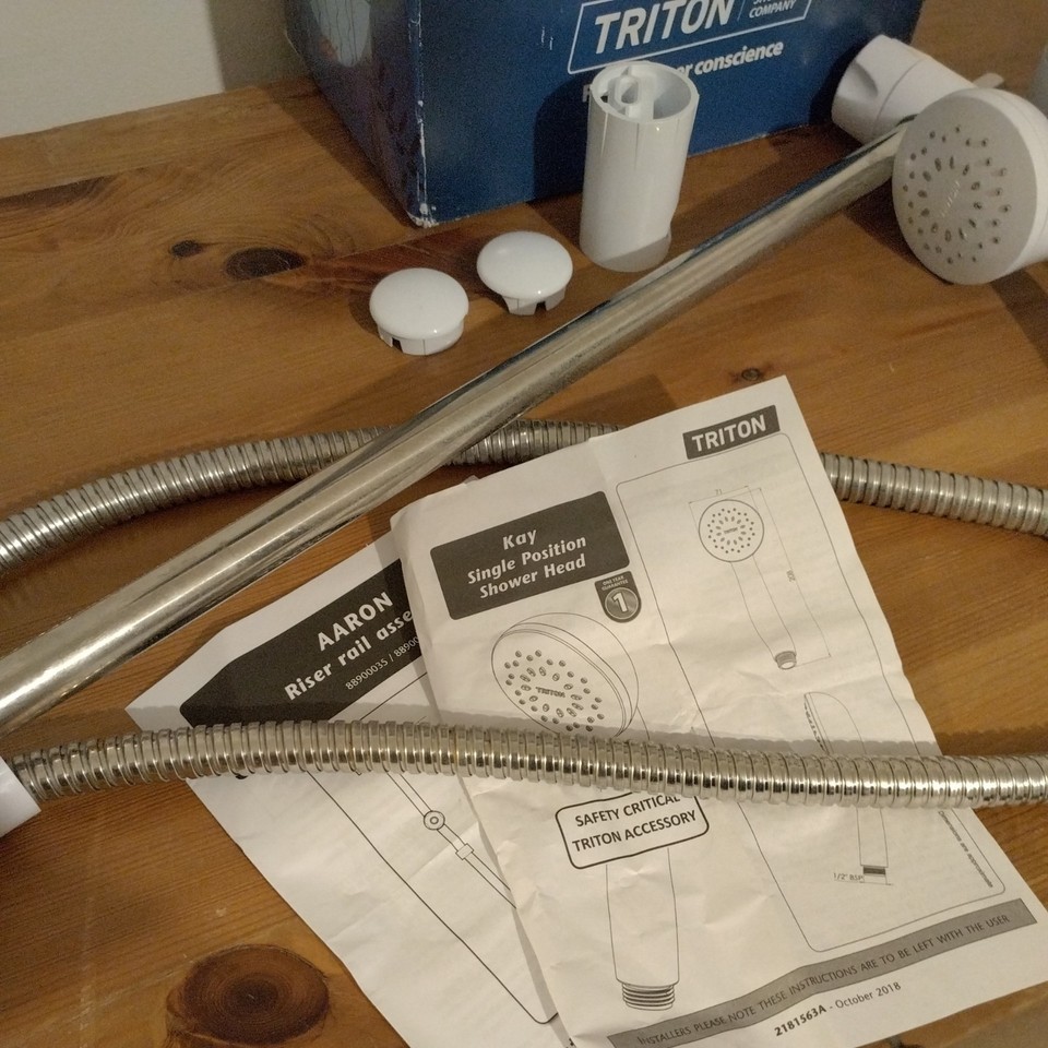 Triton Enrich Single Spray Pattern Black Hot Electric Shower, 8.5kw ...