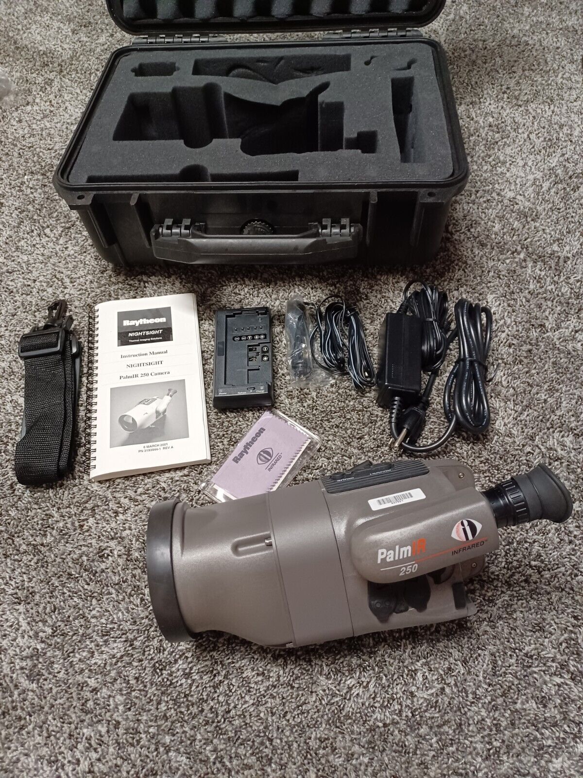 Raytheon Infrared Palm Ir250 In Case Xtras Night Sight Thermal Imaging