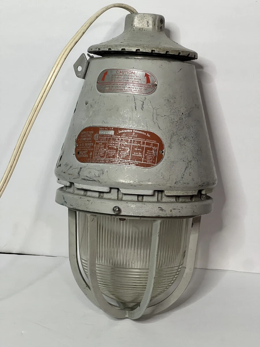 Explosion Proof Pendant: 300 W Fixture Watt, T3C Temp Code