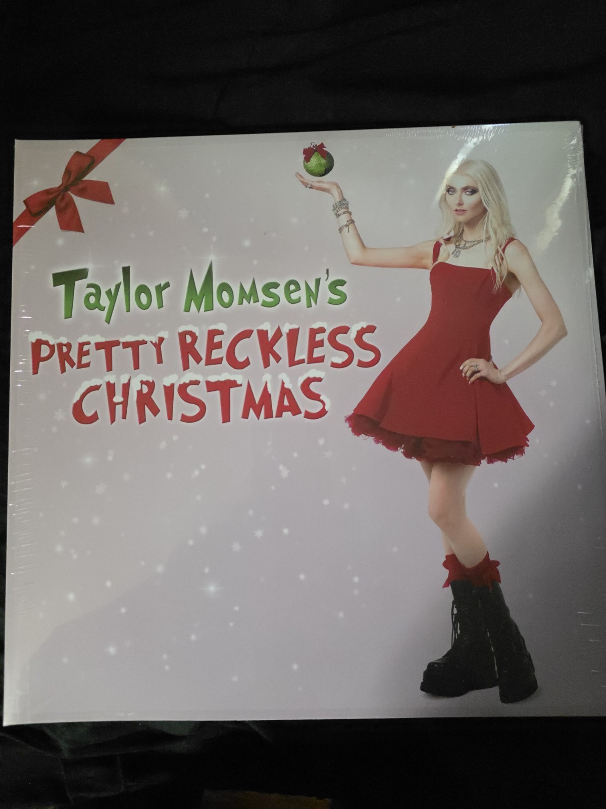 Taylor Momsons Pretty Reckless Christmas red smoke autographed Colored ...