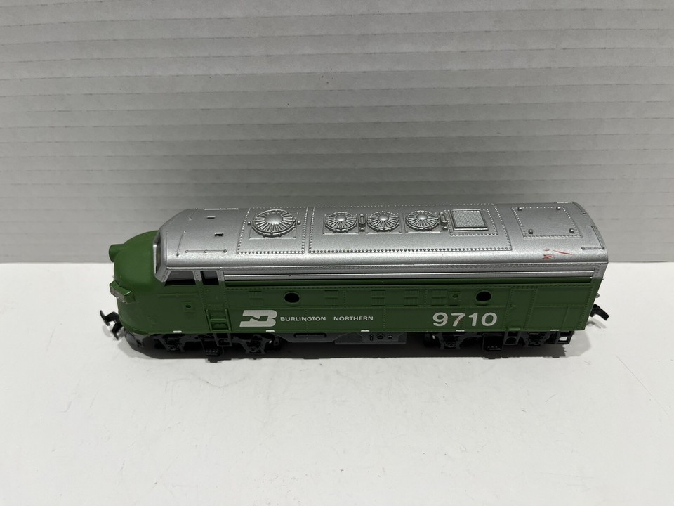 BACHMANN HO SCALE BURLINGTON NORTHERN EMD F9 DIESEL LOCOMOTIVE #9710 ...