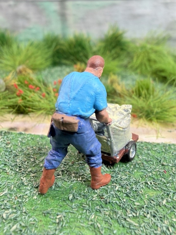 OO SCALE MODEL Railway Figure Man With Barrow 3d Printed Hand Painted ...