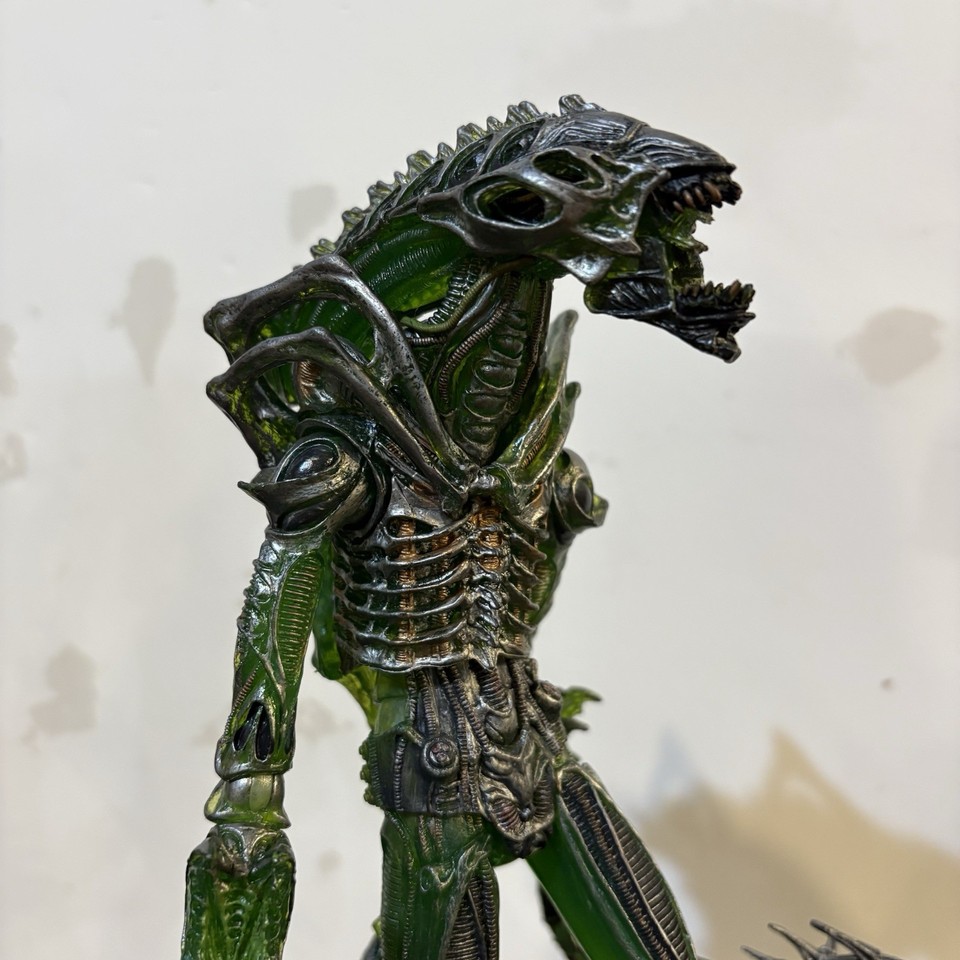 NECA Aliens Mantis Alien Action Figure Green Kenner Tribute Xenomorph ...