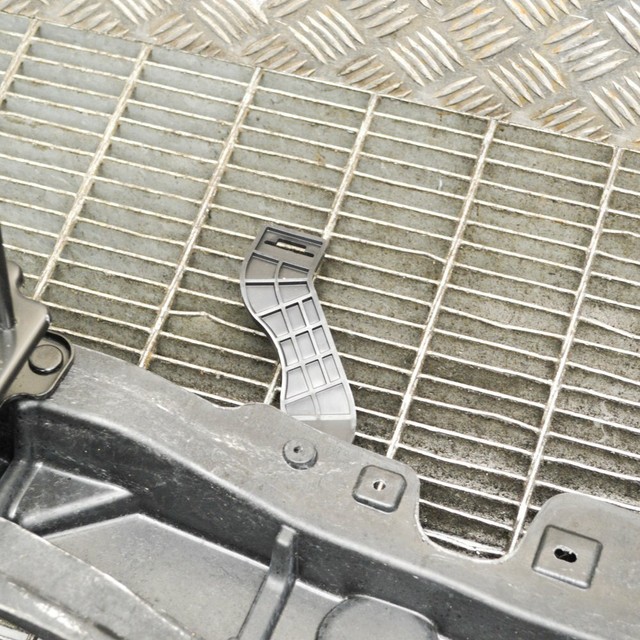 Kia Niro De 1.6 GDI Hybrid 77kw Underbody Engine Tray Cover 29110-g5000 ...