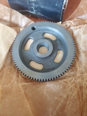 Briggs & Stratton 12hp Cast Iron 300421 Engine Magneto Side Drive Gear ...