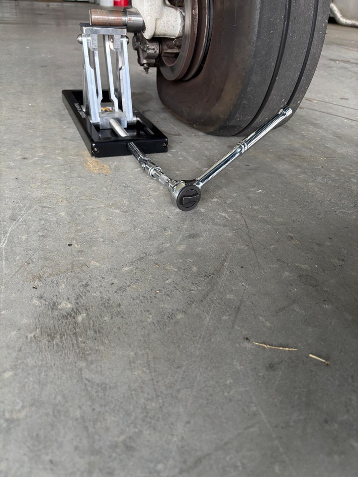 Beech Beechcraft 36 35 33 T34 Bonanza Baron Travel Air Wheel Axle Jack ...