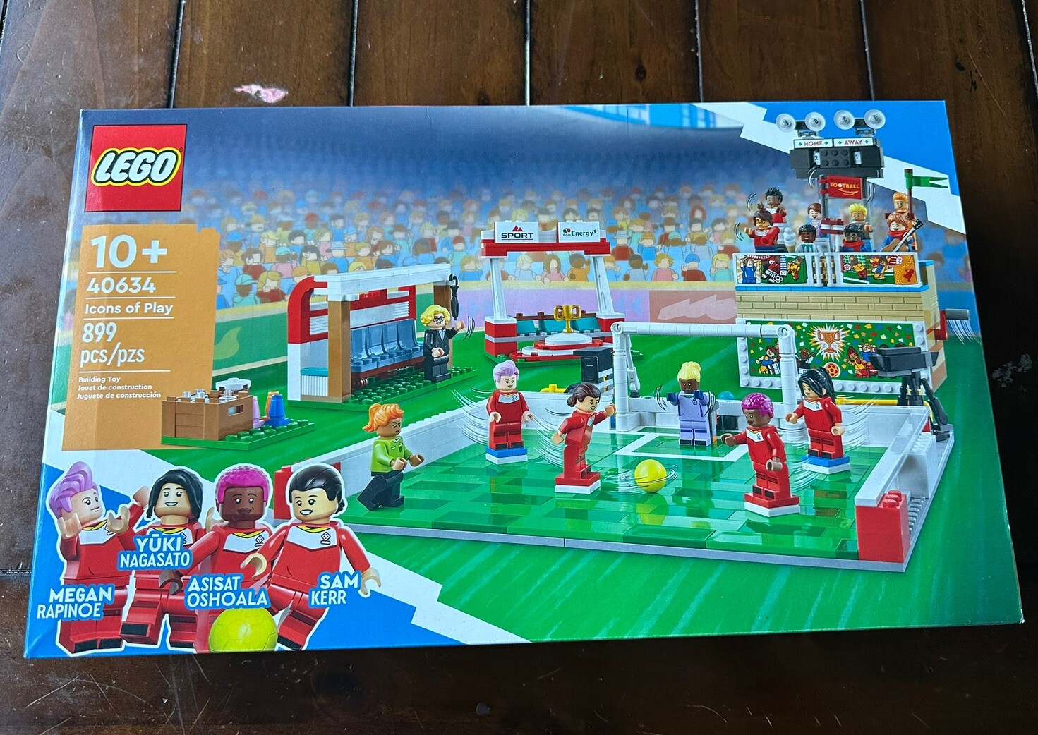 LEGO: Icons of Play (40634) Women’s Soccer with Megan Rapinoe and Other ...