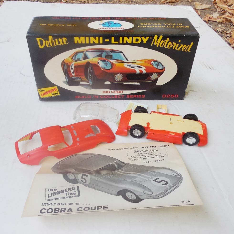 1969 DELUXE MINI-LINDY MOTORIZED FORD COBRA FASTBACK - LINDBERG KIT ...