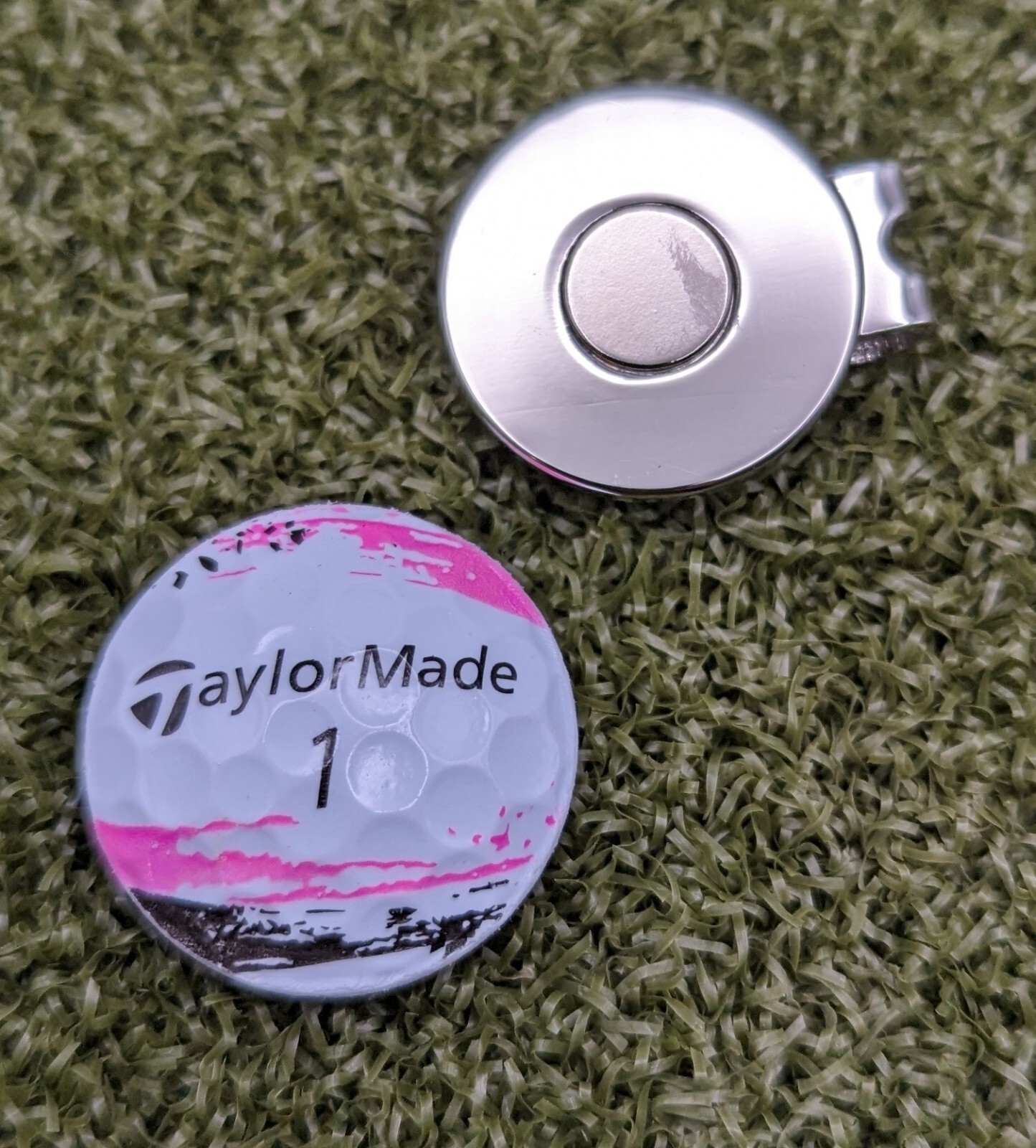 TaylorMade Speedsoft Golf Ball Marker With Magnetic Hat Clip Pink Tp5 ...