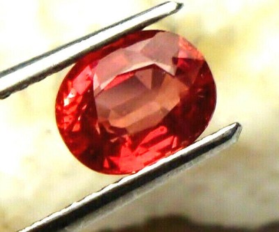 Saphir / Saphir - ovale facetté rouge 5,6x7mm 1,39ct. (2045A) | eBay