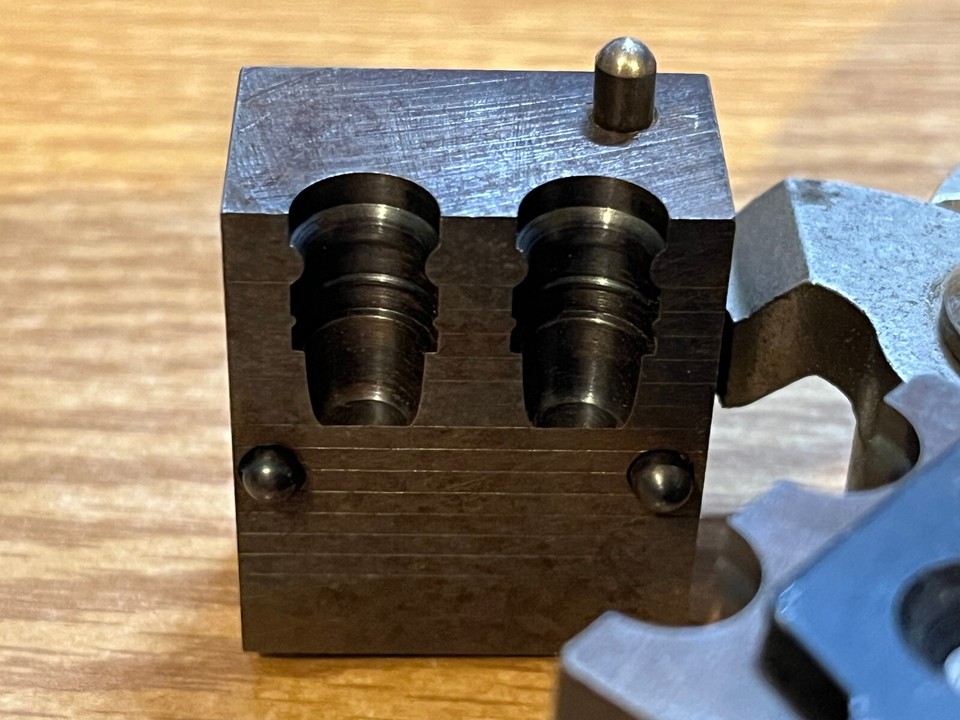 Lyman Bullet Mold 358477 .38 Spl, .357 Mag .358" 150 GR SWC w/ Handles ...