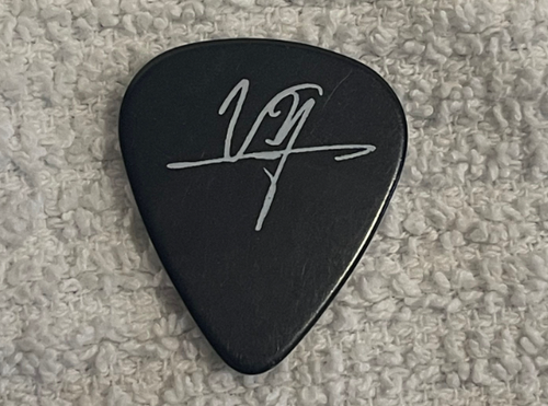 MOTLEY CRUE VINCE NEIL SIGNATURE GUITAR PICK 2006 ROUTE OF ALL EVIL ...