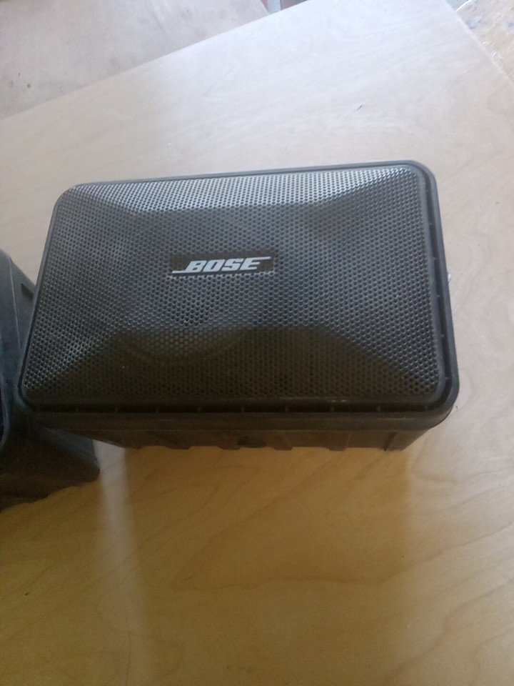 Set Of 2 Bose Model 101 Music Monitor Indoor Outdoor Pair of Speakers ...