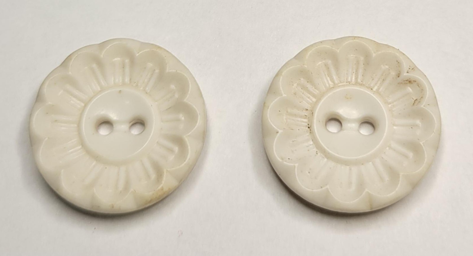 Vintage Carved White Flower Buttons Set of 2 Sewing Crafts 1 Inch ...